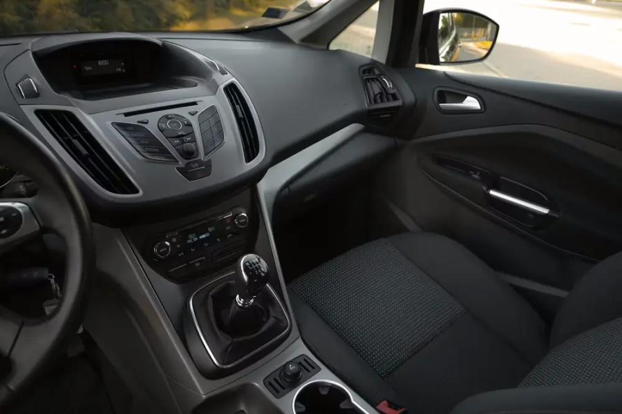 Black Ford C-Max 2011 in Jelgava, with an engine capacity of 1.60 L and mileage of 218 thousand km for 5200 €, photo 10 on AUTOMOTO.COM.LV
