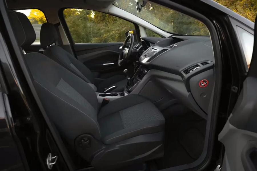 Black Ford C-Max 2011 in Jelgava, with an engine capacity of 1.60 L and mileage of 218 thousand km for 5200 €, photo 12 on AUTOMOTO.COM.LV