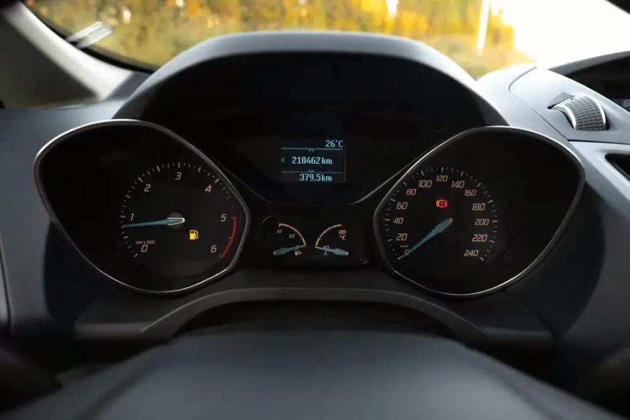 Black Ford C-Max 2011 in Jelgava, with an engine capacity of 1.60 L and mileage of 218 thousand km for 5200 €, photo 14 on AUTOMOTO.COM.LV
