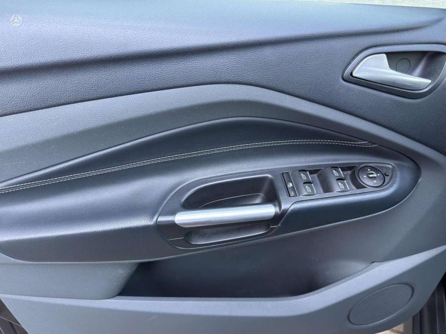 Melns Ford C-Max 2011 Viļņa, ar dzinēja tilpumu 1.56 L un nobraukumu 295 tūkst. km par 1850 €, foto 12 vietnē AUTOMOTO.COM.LV