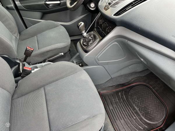 Ford C-Max 2011 Šauļi vietnē Melns Ford C-Max 2011 Šauļi, ar dzinēja tilpumu 1.56 L un nobraukumu 288 tūkst. km par 2750 €, foto 9 vietnē AUTOMOTO.COM.LV