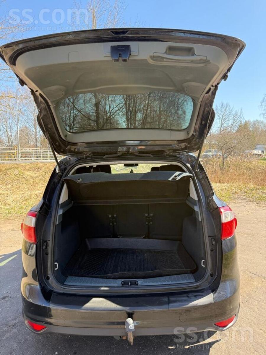 Black Ford C-Max 2012 in Riga, with an engine capacity of 1.60 L and mileage of 274 thousand km for 3500 €, photo 6 on AUTOMOTO.COM.LV