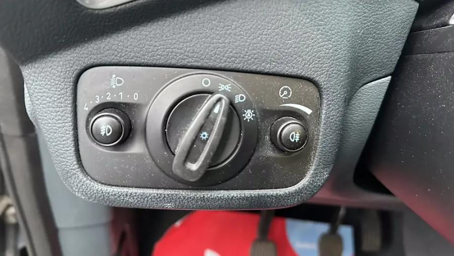 Melns Ford C-Max 2012 Daugavpils, ar dzinēja tilpumu 1.60 L un nobraukumu 253 tūkst. km par 4200 €, foto 16 vietnē AUTOMOTO.COM.LV