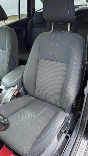 Melns Ford C-Max 2012 Daugavpils, ar dzinēja tilpumu 1.60 L un nobraukumu 253 tūkst. km par 4200 €, foto 19 vietnē AUTOMOTO.COM.LV