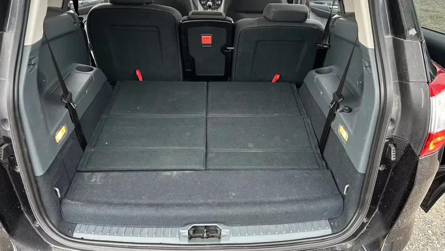Melns Ford C-Max 2012 Daugavpils, ar dzinēja tilpumu 1.60 L un nobraukumu 253 tūkst. km par 4200 €, foto 28 vietnē AUTOMOTO.COM.LV