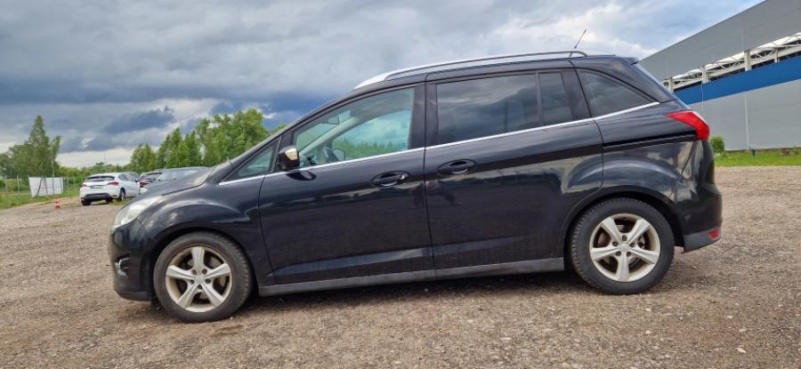 Black Ford C-Max 2012 in Riga, with an engine capacity of 1.60 L and mileage of 251 thousand km for 4750 €, photo 3 on AUTOMOTO.COM.LV