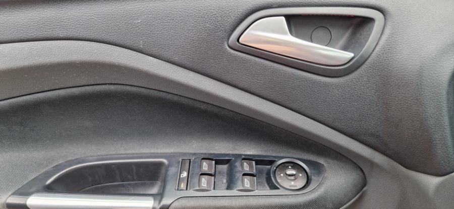 Black Ford C-Max 2012 in Riga, with an engine capacity of 1.60 L and mileage of 251 thousand km for 4750 €, photo 20 on AUTOMOTO.COM.LV