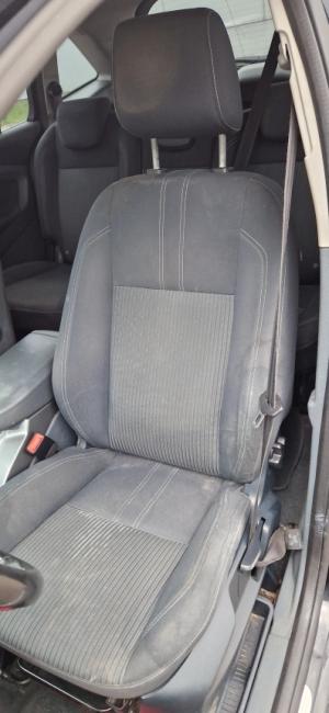 Black Ford C-Max 2012 in Riga, with an engine capacity of 1.60 L and mileage of 251 thousand km for 4750 €, photo 21 on AUTOMOTO.COM.LV