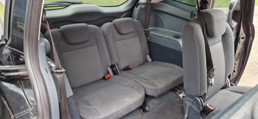 Black Ford C-Max 2012 in Riga, with an engine capacity of 1.60 L and mileage of 251 thousand km for 4750 €, photo 24 on AUTOMOTO.COM.LV