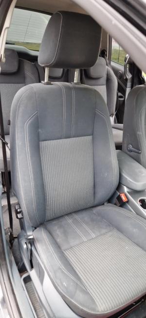 Black Ford C-Max 2012 in Riga, with an engine capacity of 1.60 L and mileage of 251 thousand km for 4750 €, photo 25 on AUTOMOTO.COM.LV