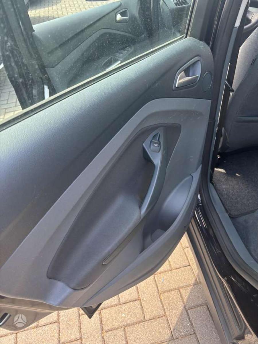 Melns Ford C-Max 2012 Šauļi, ar dzinēja tilpumu 1.56 L un nobraukumu 288 tūkst. km par 2650 €, foto 9 vietnē AUTOMOTO.COM.LV