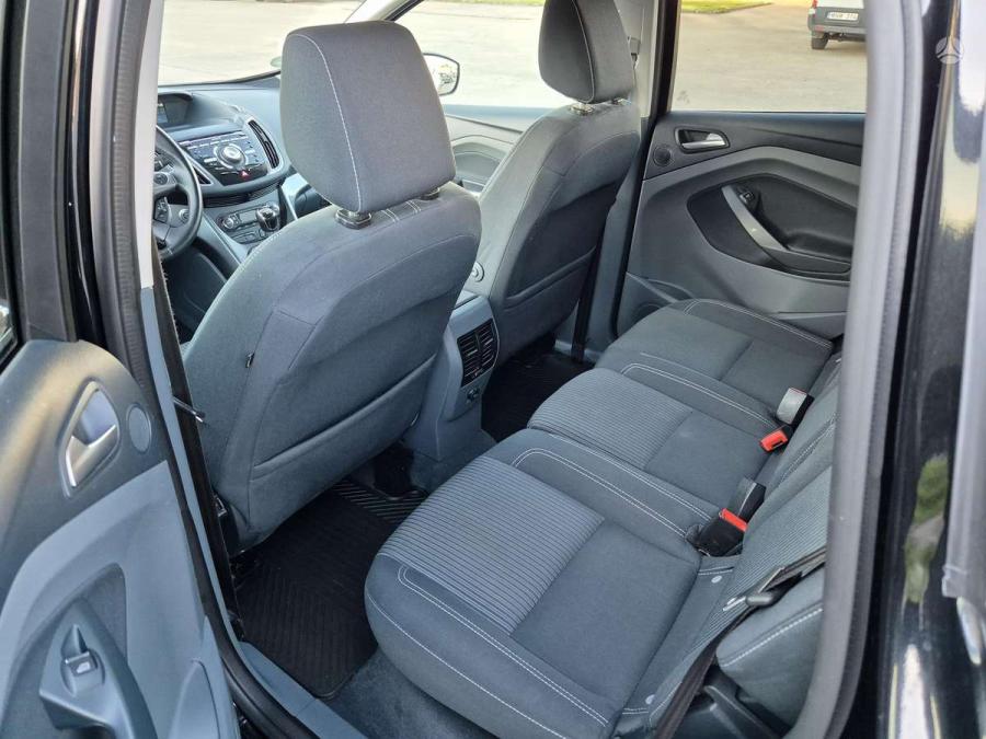 Black Ford C-Max 2012 in Mazeikiai, with an engine capacity of 1.60 L and mileage of 251 thousand km for 4450 €, photo 9 on AUTOMOTO.COM.LV