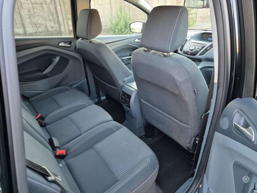 Black Ford C-Max 2012 in Mazeikiai, with an engine capacity of 1.60 L and mileage of 251 thousand km for 4450 €, photo 11 on AUTOMOTO.COM.LV