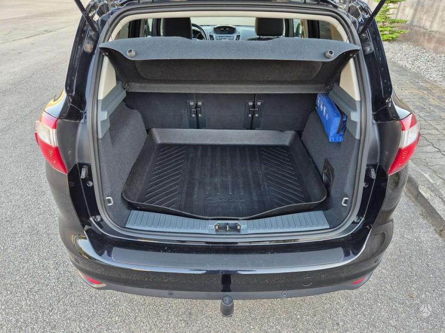 Black Ford C-Max 2012 in Mazeikiai, with an engine capacity of 1.60 L and mileage of 251 thousand km for 4450 €, photo 14 on AUTOMOTO.COM.LV