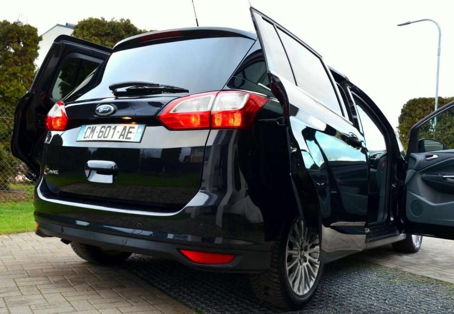 Black Ford C-Max 2013 in Kaunas, with an engine capacity of 1.60 L and mileage of 179 thousand km for 4950 €, photo 4 on AUTOMOTO.COM.LV