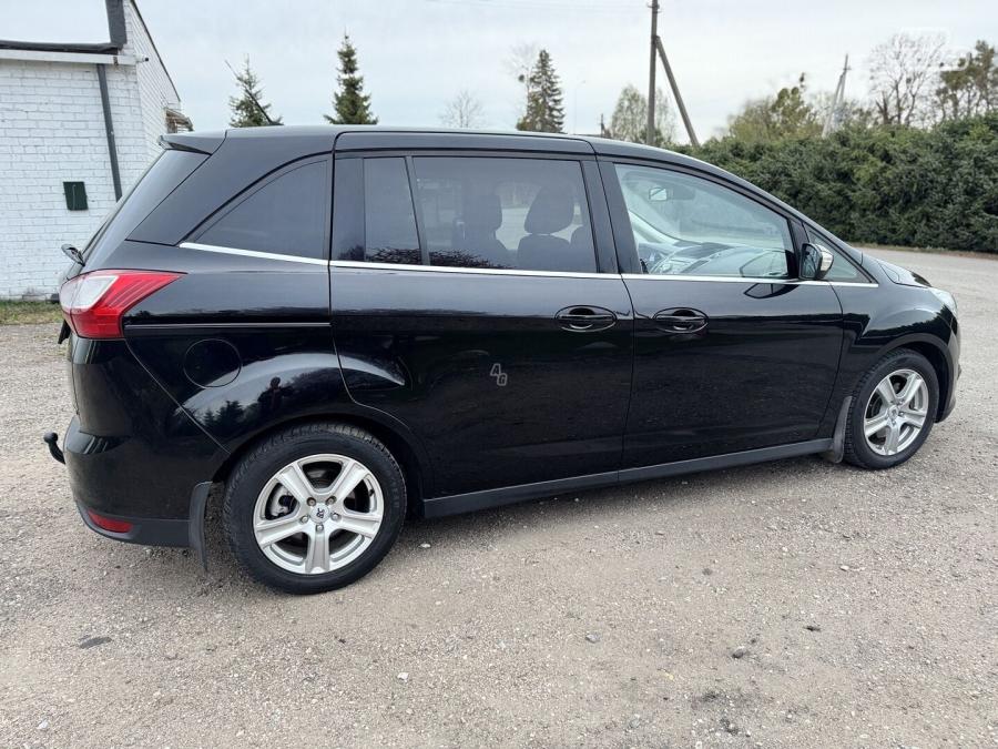 Black Ford C-Max 2013 in Kaunas, with an engine capacity of 1.00 L and mileage of 200 thousand km for 3850 €, photo 7 on AUTOMOTO.COM.LV