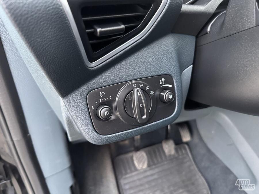 Black Ford C-Max 2013 in Kaunas, with an engine capacity of 1.00 L and mileage of 200 thousand km for 3850 €, photo 27 on AUTOMOTO.COM.LV