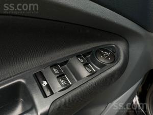 Black Ford C-Max 2013 in Riga, with an engine capacity of 1.60 L and mileage of 0 thousand km for 4799 €, photo 16 on AUTOMOTO.COM.LV