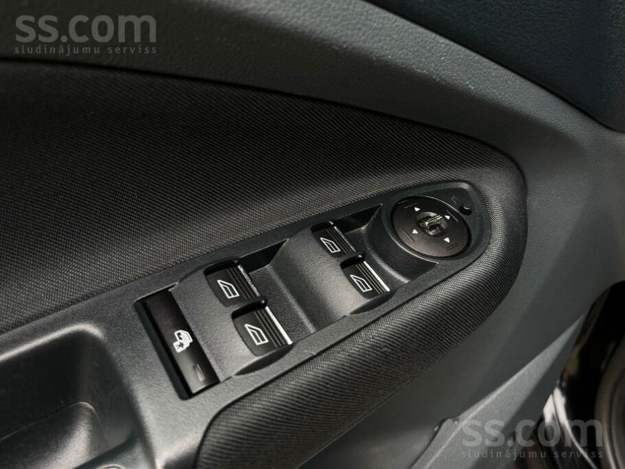 Black Ford C-Max 2013 in Riga, with an engine capacity of 1.60 L and mileage of 0 thousand km for 4799 €, photo 16 on AUTOMOTO.COM.LV