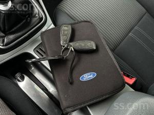 Black Ford C-Max 2013 in Riga, with an engine capacity of 1.60 L and mileage of 0 thousand km for 4799 €, photo 19 on AUTOMOTO.COM.LV