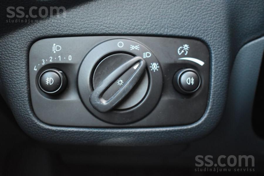 Melns Ford C-Max 2013 Kuldīga, ar dzinēja tilpumu 1.60 L un nobraukumu 0 tūkst. km par 5450 €, foto 17 vietnē AUTOMOTO.COM.LV
