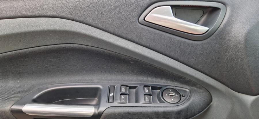 Black Ford C-Max 2013 in Riga, with an engine capacity of 1.60 L and mileage of 233 thousand km for 5550 €, photo 18 on AUTOMOTO.COM.LV