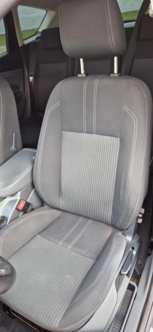 Black Ford C-Max 2013 in Riga, with an engine capacity of 1.60 L and mileage of 233 thousand km for 5550 €, photo 19 on AUTOMOTO.COM.LV
