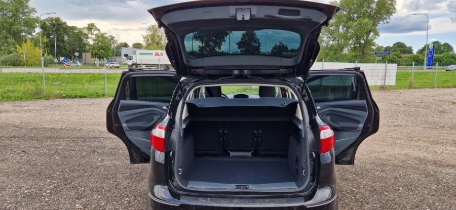 Black Ford C-Max 2013 in Riga, with an engine capacity of 1.60 L and mileage of 233 thousand km for 5550 €, photo 24 on AUTOMOTO.COM.LV