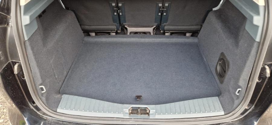 Black Ford C-Max 2013 in Riga, with an engine capacity of 1.60 L and mileage of 233 thousand km for 5550 €, photo 25 on AUTOMOTO.COM.LV