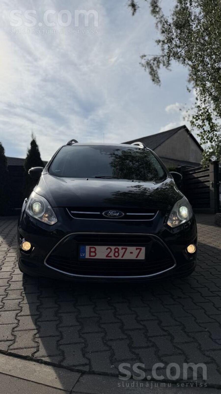 Black Ford C-Max 2013 in Valmiera, with an engine capacity of 1.60 L and mileage of 209 thousand km for 4995 €, photo 4 on AUTOMOTO.COM.LV