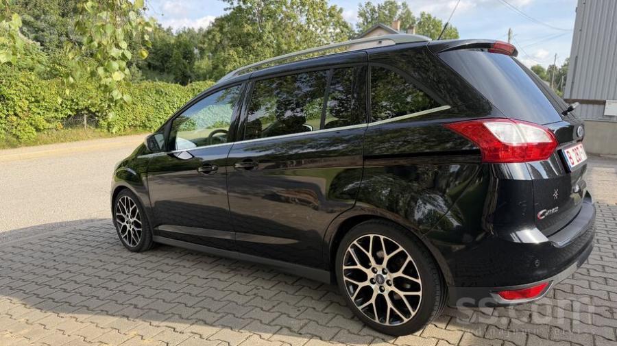 Black Ford C-Max 2013 in Valmiera, with an engine capacity of 1.60 L and mileage of 209 thousand km for 4995 €, photo 6 on AUTOMOTO.COM.LV