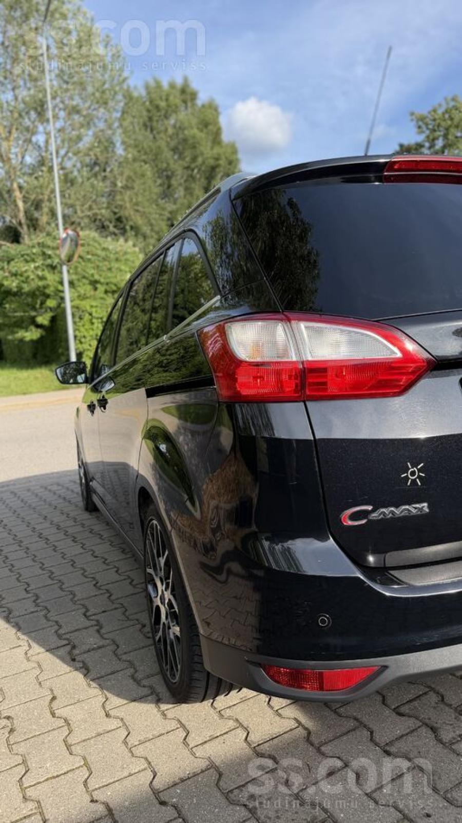 Black Ford C-Max 2013 in Valmiera, with an engine capacity of 1.60 L and mileage of 209 thousand km for 4995 €, photo 7 on AUTOMOTO.COM.LV