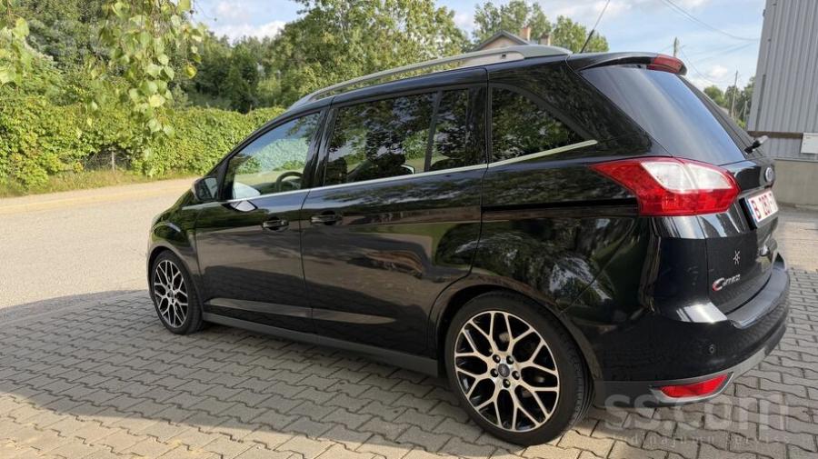 Black Ford C-Max 2013 in Valka, with an engine capacity of 1.60 L and mileage of 209 thousand km for 4995 €, photo 5 on AUTOMOTO.COM.LV