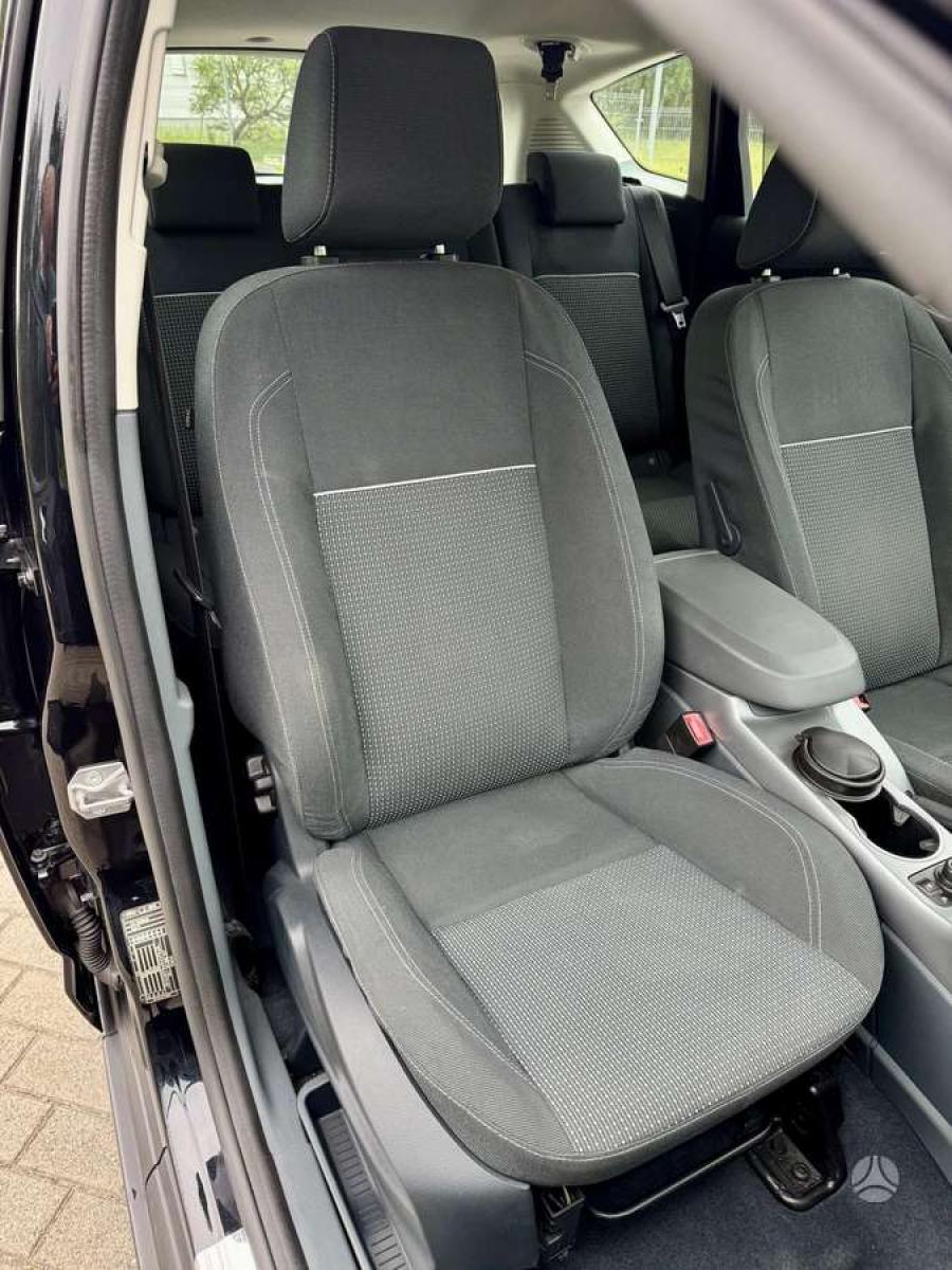 Black Ford C-Max 2013 in Kaunas, with an engine capacity of 1.00 L and mileage of 120 thousand km for 3990 €, photo 19 on AUTOMOTO.COM.LV