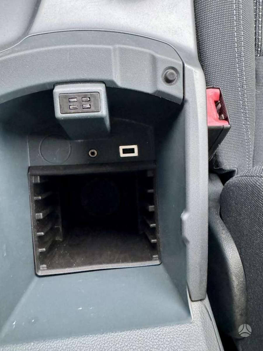 Black Ford C-Max 2013 in Kaunas, with an engine capacity of 1.00 L and mileage of 120 thousand km for 3990 €, photo 29 on AUTOMOTO.COM.LV