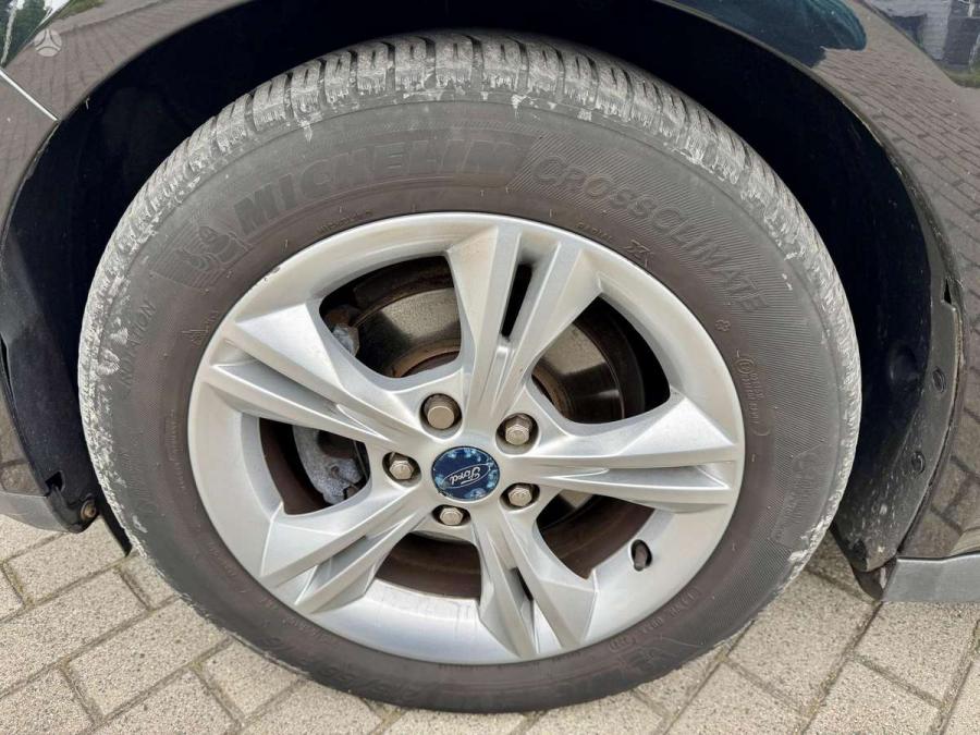 Black Ford C-Max 2013 in Kaunas, with an engine capacity of 1.00 L and mileage of 120 thousand km for 3990 €, photo 33 on AUTOMOTO.COM.LV