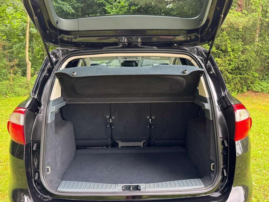 Black Ford C-Max 2014 in Utena, with an engine capacity of 2.00 L and mileage of 130 thousand km for 4650 €, photo 27 on AUTOMOTO.COM.LV