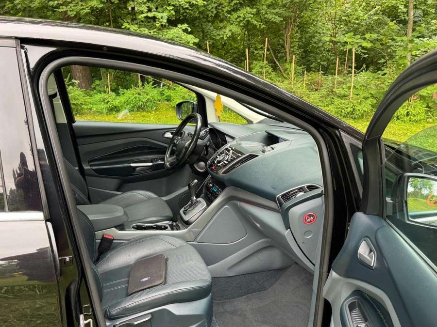 Black Ford C-Max 2014 in Utena, with an engine capacity of 2.00 L and mileage of 130 thousand km for 4650 €, photo 28 on AUTOMOTO.COM.LV