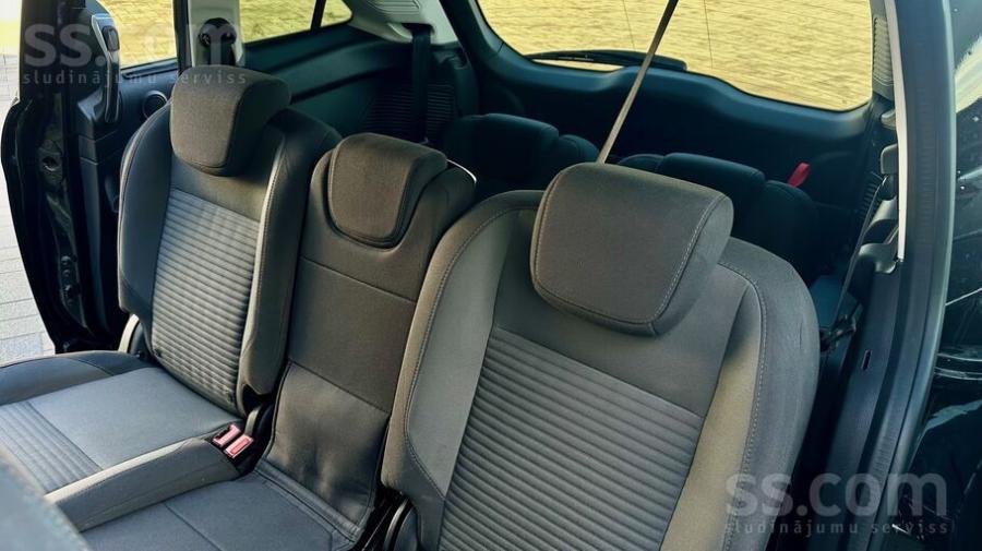 Melns Ford C-Max 2016 Tukums, ar dzinēja tilpumu 1.50 L un nobraukumu 177 tūkst. km par 6800 €, foto 9 vietnē AUTOMOTO.COM.LV