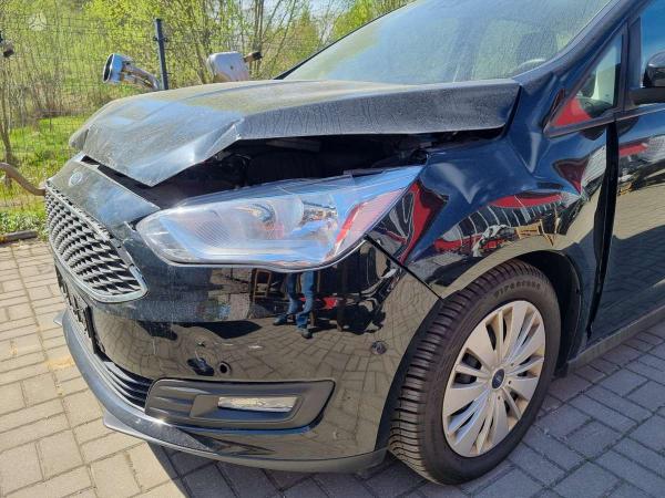 Black Ford C-Max 2018 in Vilnius, with an engine capacity of 1.00 L and mileage of 132 thousand km for 2150 €, photo 1 on AUTOMOTO.COM.LV
