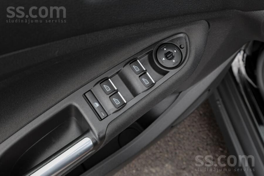Black Ford C-Max 2019 in Jelgava, with an engine capacity of 1.00 L and mileage of 0 thousand km for 8750 €, photo 22 on AUTOMOTO.COM.LV
