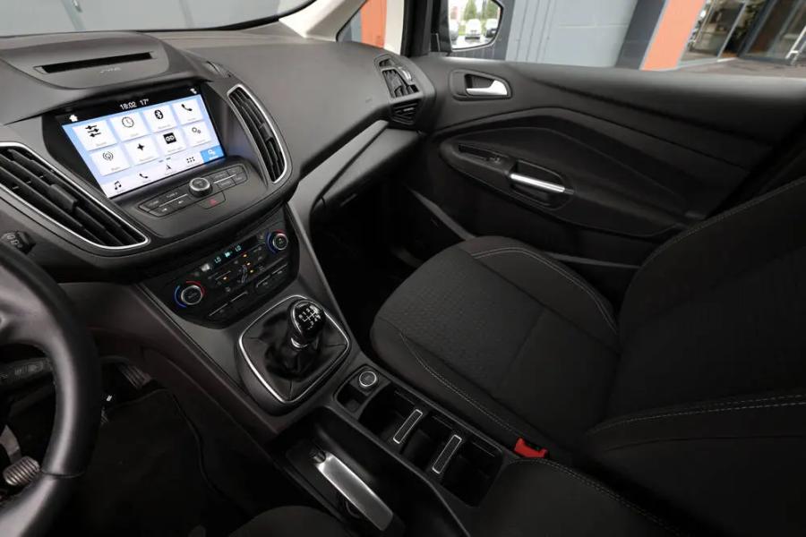 Black Ford C-Max 2019 in Jelgava, with an engine capacity of 1.00 L and mileage of 56 thousand km for 8750 €, photo 19 on AUTOMOTO.COM.LV