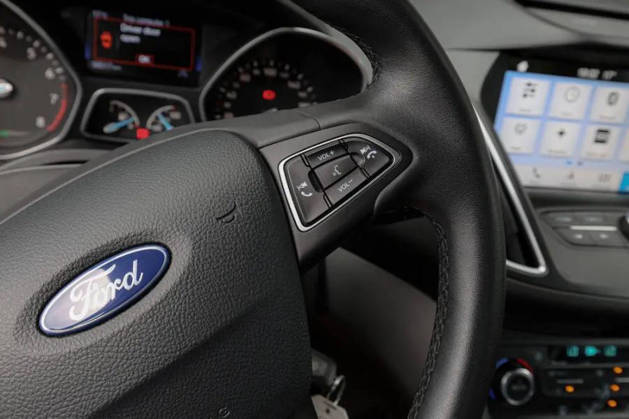 Black Ford C-Max 2019 in Jelgava, with an engine capacity of 1.00 L and mileage of 56 thousand km for 8750 €, photo 20 on AUTOMOTO.COM.LV