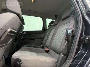 Black Ford C-Max 2007 in Riga, with an engine capacity of 1.60 L and mileage of 0 thousand km for 2500 €, photo 8 on AUTOMOTO.COM.LV