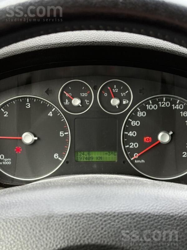 Black Ford C-Max 2004 in Liepaja, with an engine capacity of 1.60 L and mileage of 197 thousand km for 1550 €, photo 5 on AUTOMOTO.COM.LV