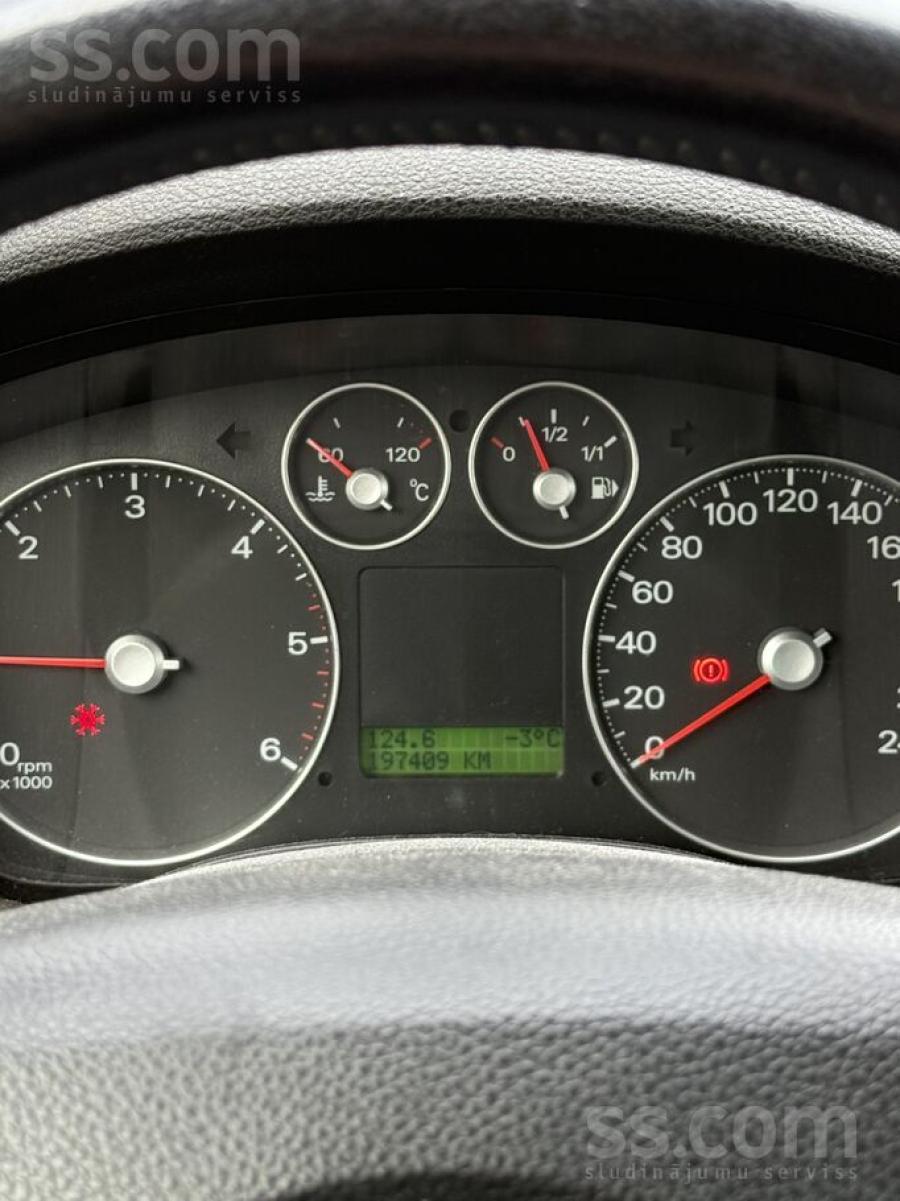 Black Ford C-Max 2004 in Liepaja, with an engine capacity of 1.60 L and mileage of 197 thousand km for 1550 €, photo 6 on AUTOMOTO.COM.LV