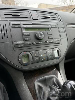 Black Ford C-Max 2004 in Liepaja, with an engine capacity of 1.60 L and mileage of 197 thousand km for 1550 €, photo 7 on AUTOMOTO.COM.LV