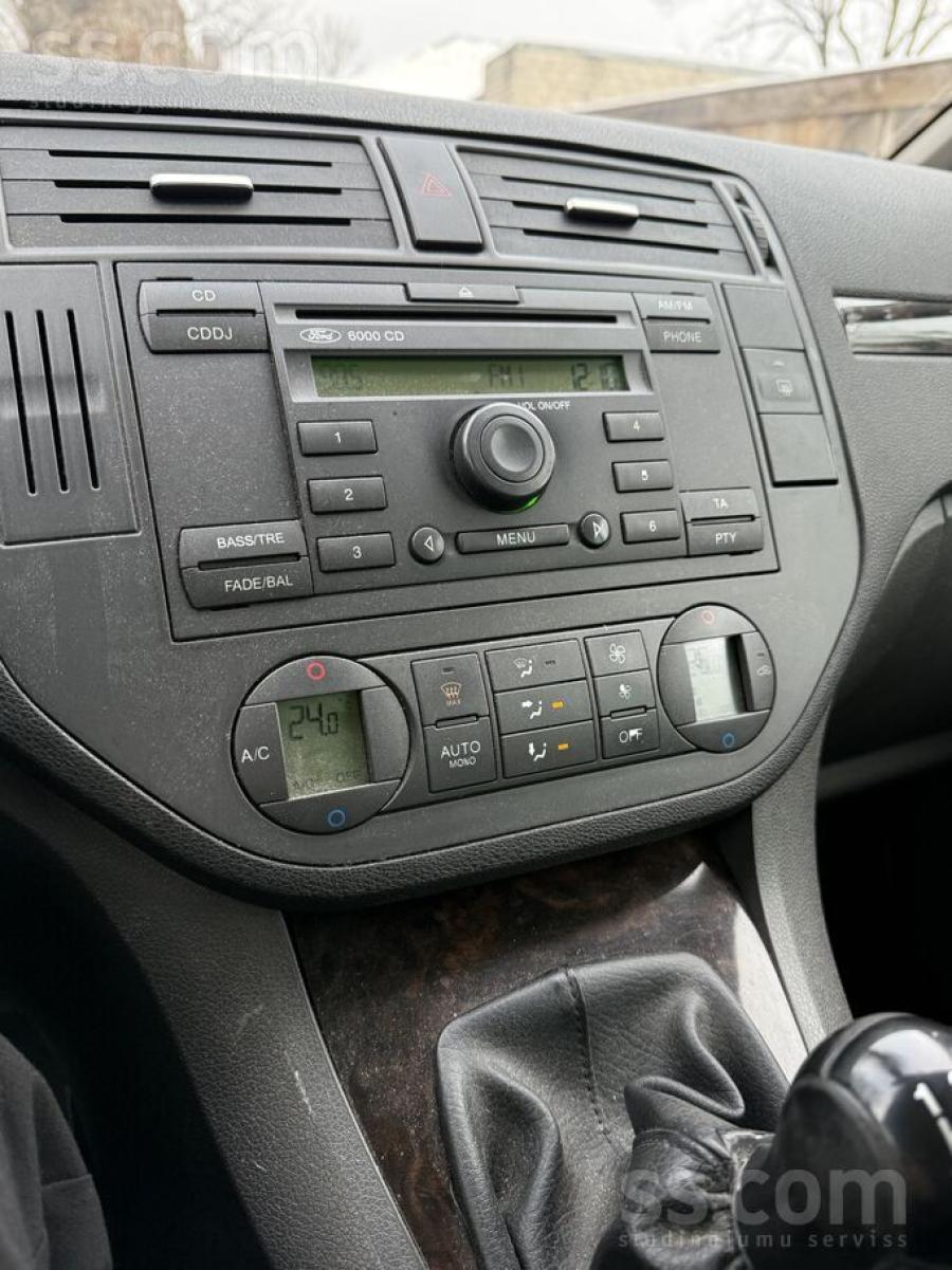 Black Ford C-Max 2004 in Liepaja, with an engine capacity of 1.60 L and mileage of 197 thousand km for 1550 €, photo 7 on AUTOMOTO.COM.LV