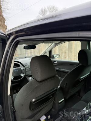 Black Ford C-Max 2004 in Liepaja, with an engine capacity of 1.60 L and mileage of 197 thousand km for 1550 €, photo 14 on AUTOMOTO.COM.LV