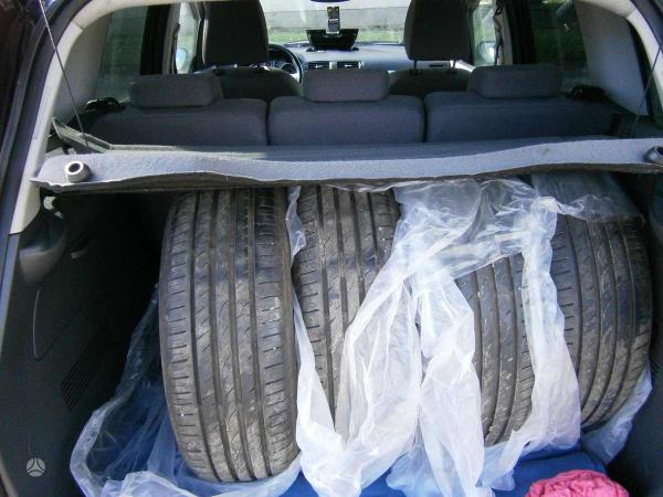 Black Ford C-Max 2008 in Siauliai, with an engine capacity of 1.56 L and mileage of 226 thousand km for 2850 €, photo 10 on AUTOMOTO.COM.LV